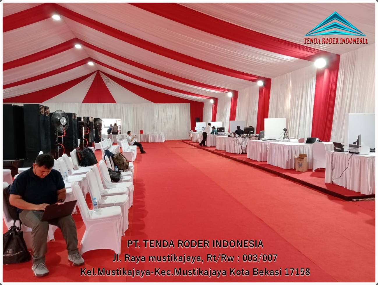 Sewa Meja Kursi Berikut Tenda Ukuran Besar Type Roder