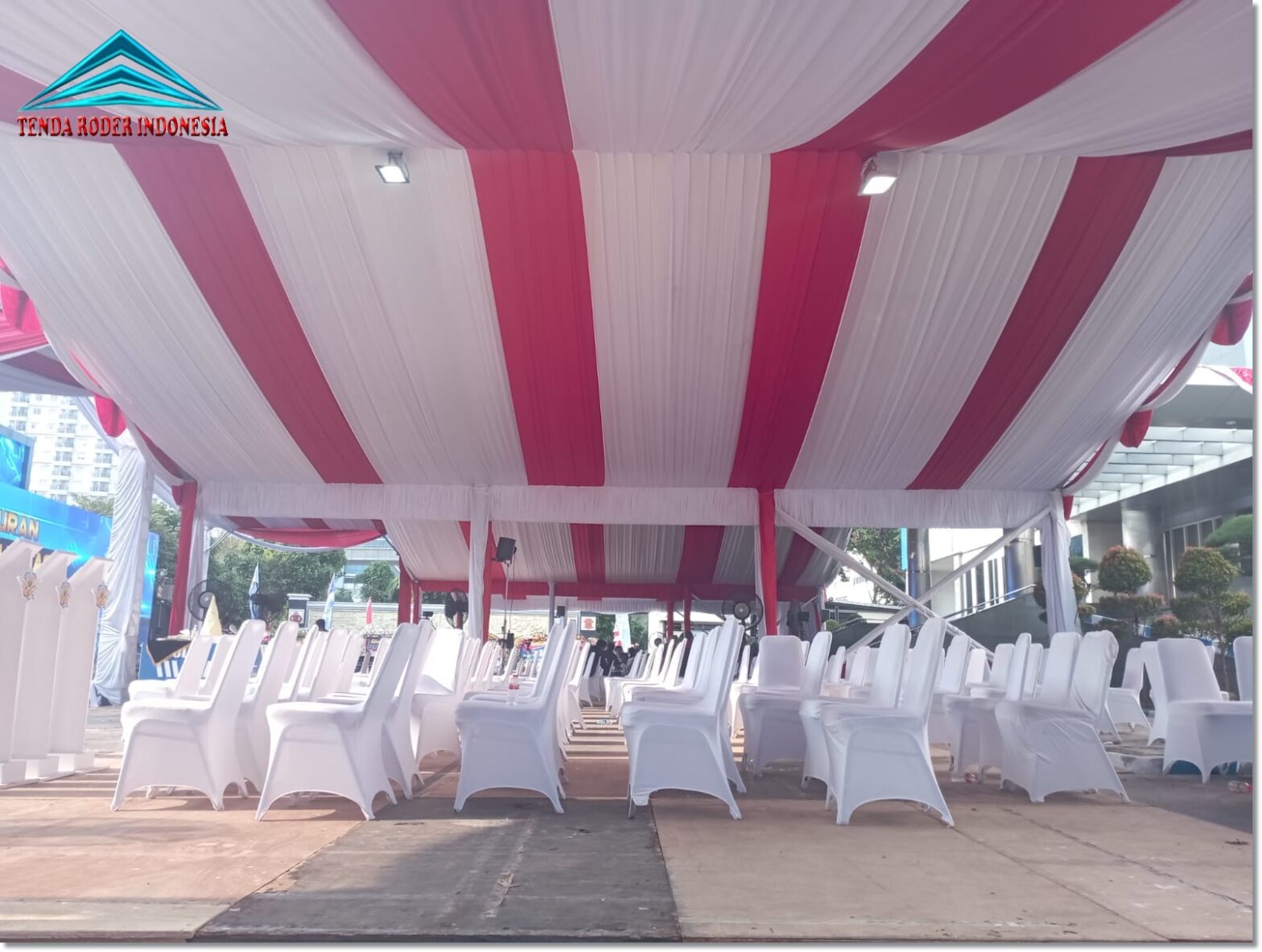 Sewa Tenda Event HUT RI Dekorasi Kain Merah Putih Jakarta