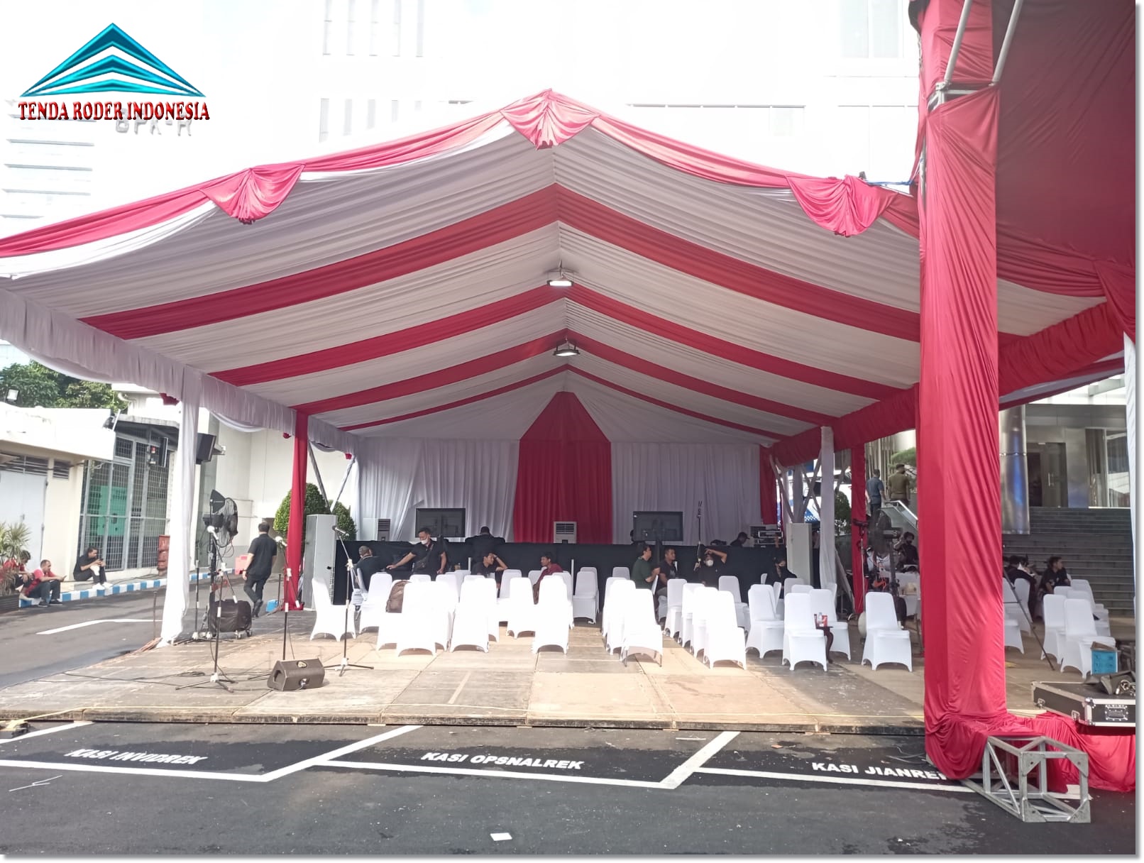 Sewa Tenda Event HUT RI Dekorasi Kain Merah Putih Jakarta