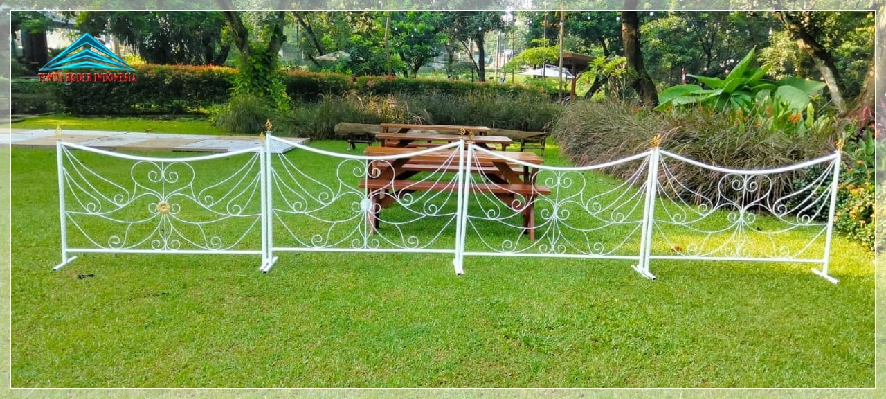 Jasa Sewa Tenda Roder Dan Pembatas Area Vip Putih